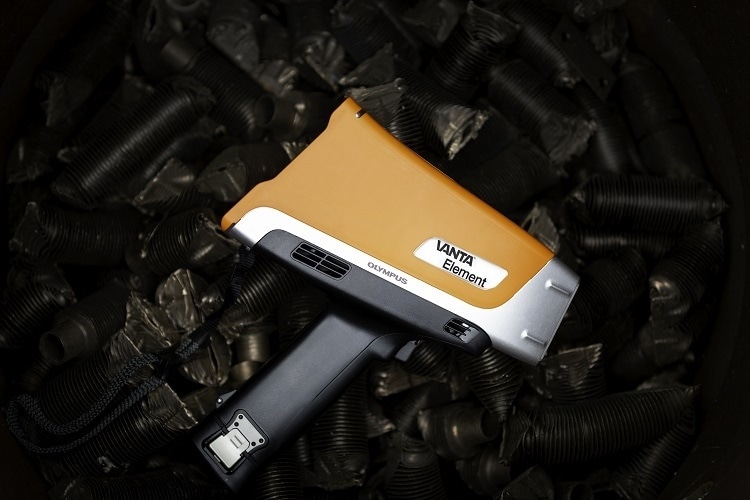 Inspecting the Features of the Vanta™ Element Handheld XRF Analyzer